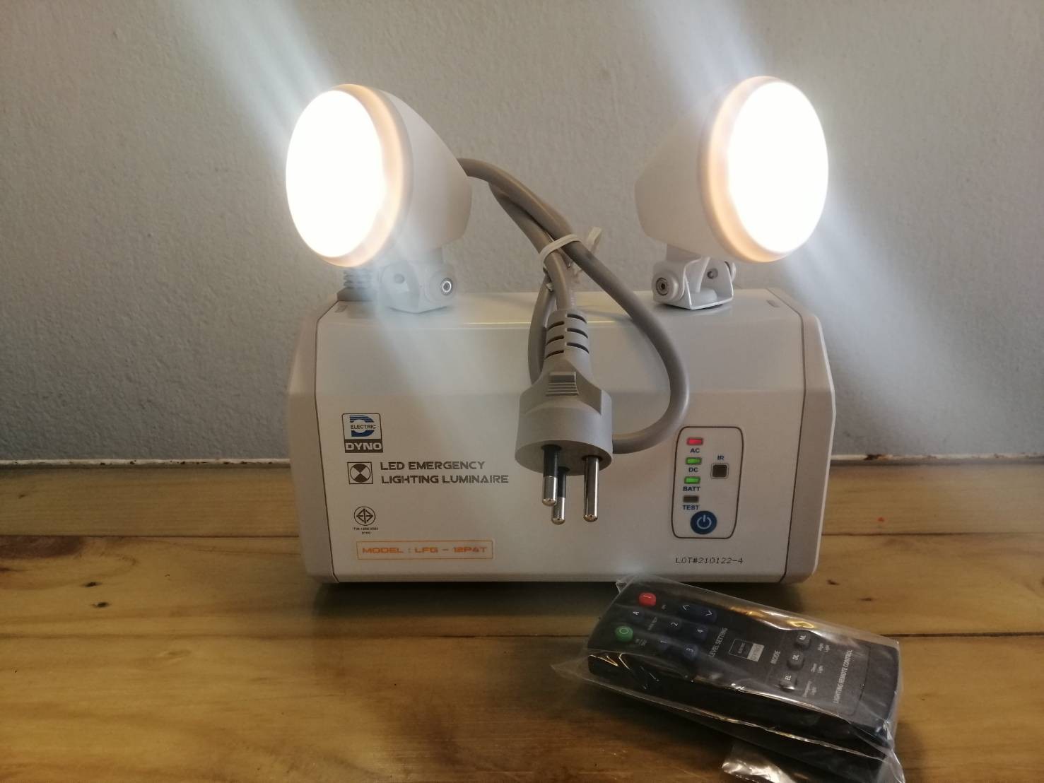 ไฟฉุกเฉินไดโน่ DYNO EMERGENCY LIGHT ECP-2T รุ่น LFG-09P3T www.ไฟฉุกเฉิน ...