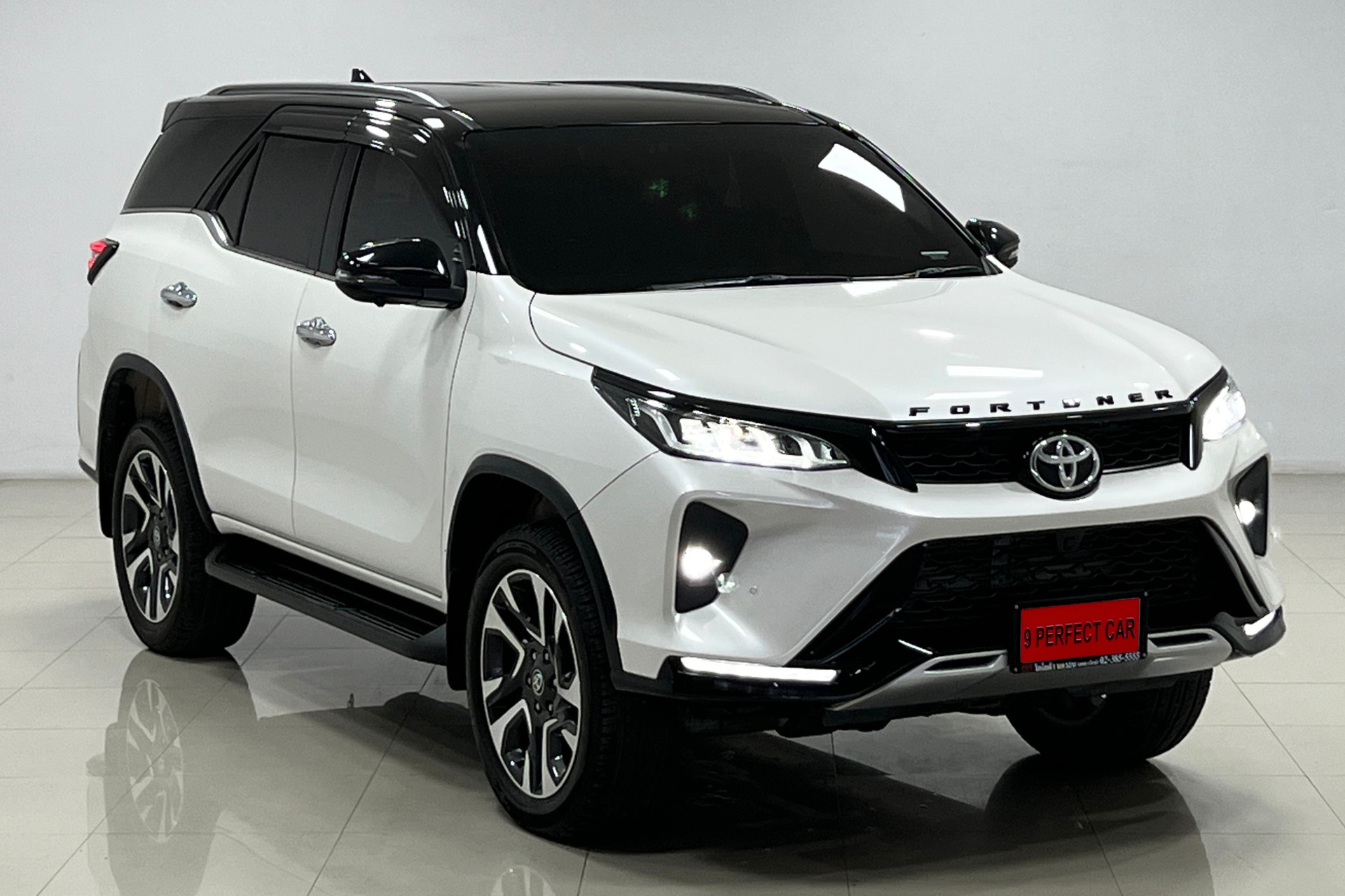 TOYOTA FORTUNER 2.4 LEGENDER BLACK TOP 2WD NAVI AT 2020 - 2021 (TF-198)