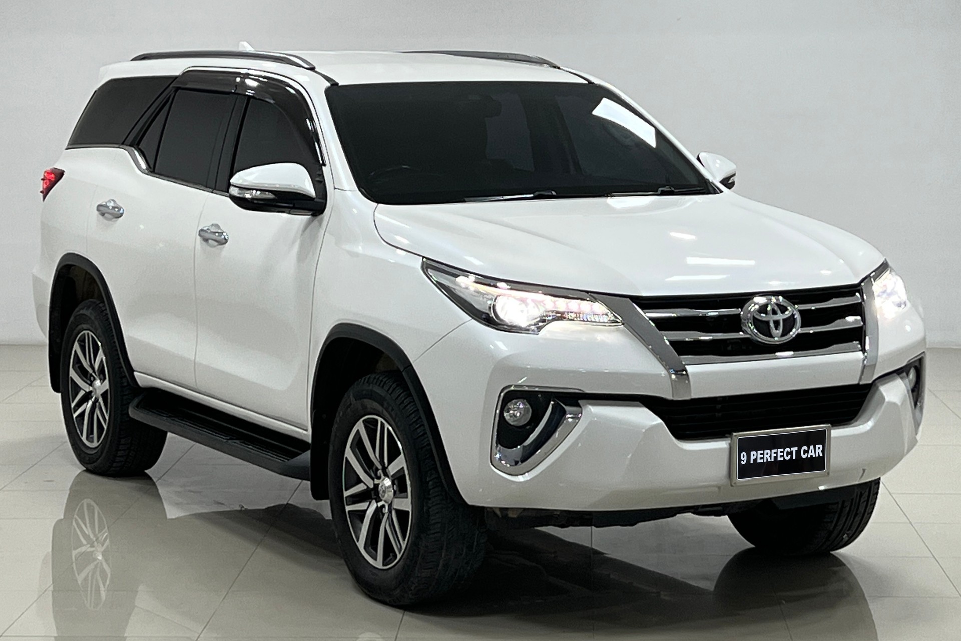 TOYOTA FORTUNER 2.8V 2WD NAVI AT 2015 (TF-151)