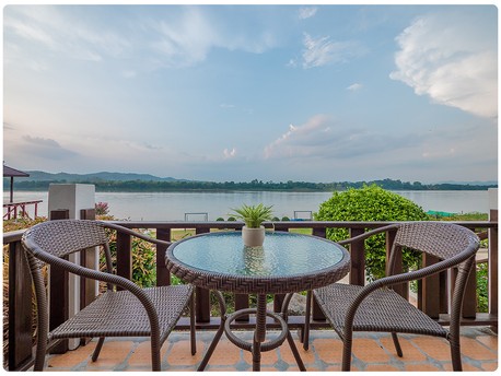 ห้องดีลักซ์ ริเวอร์ วิว | เชียงคาน ริเวอร์ เมาท์เทน รีสอร์ท