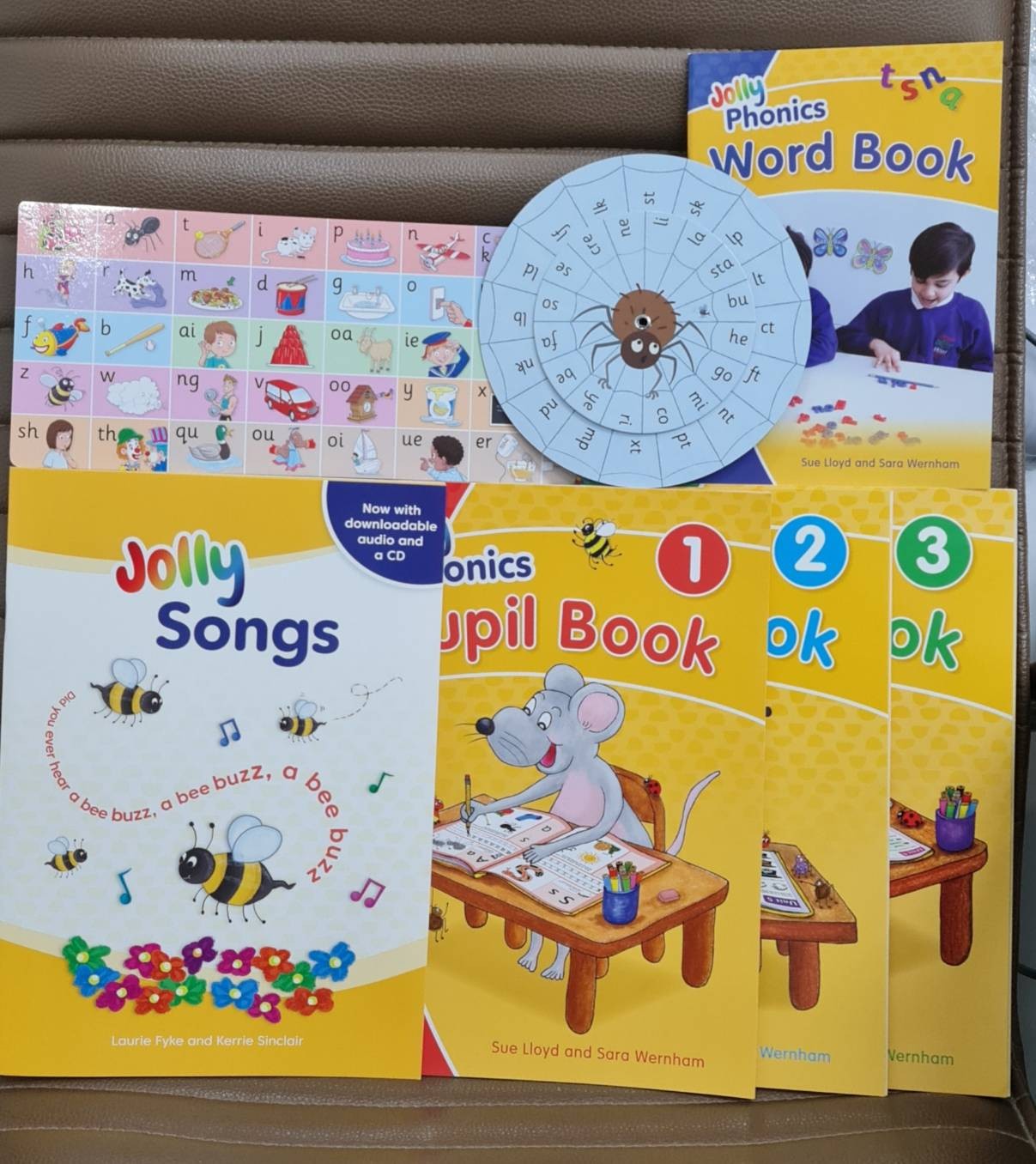 Set for Beginners 7 items: Jolly phonics: Songs, Blends wheel, Pupil 1 ...