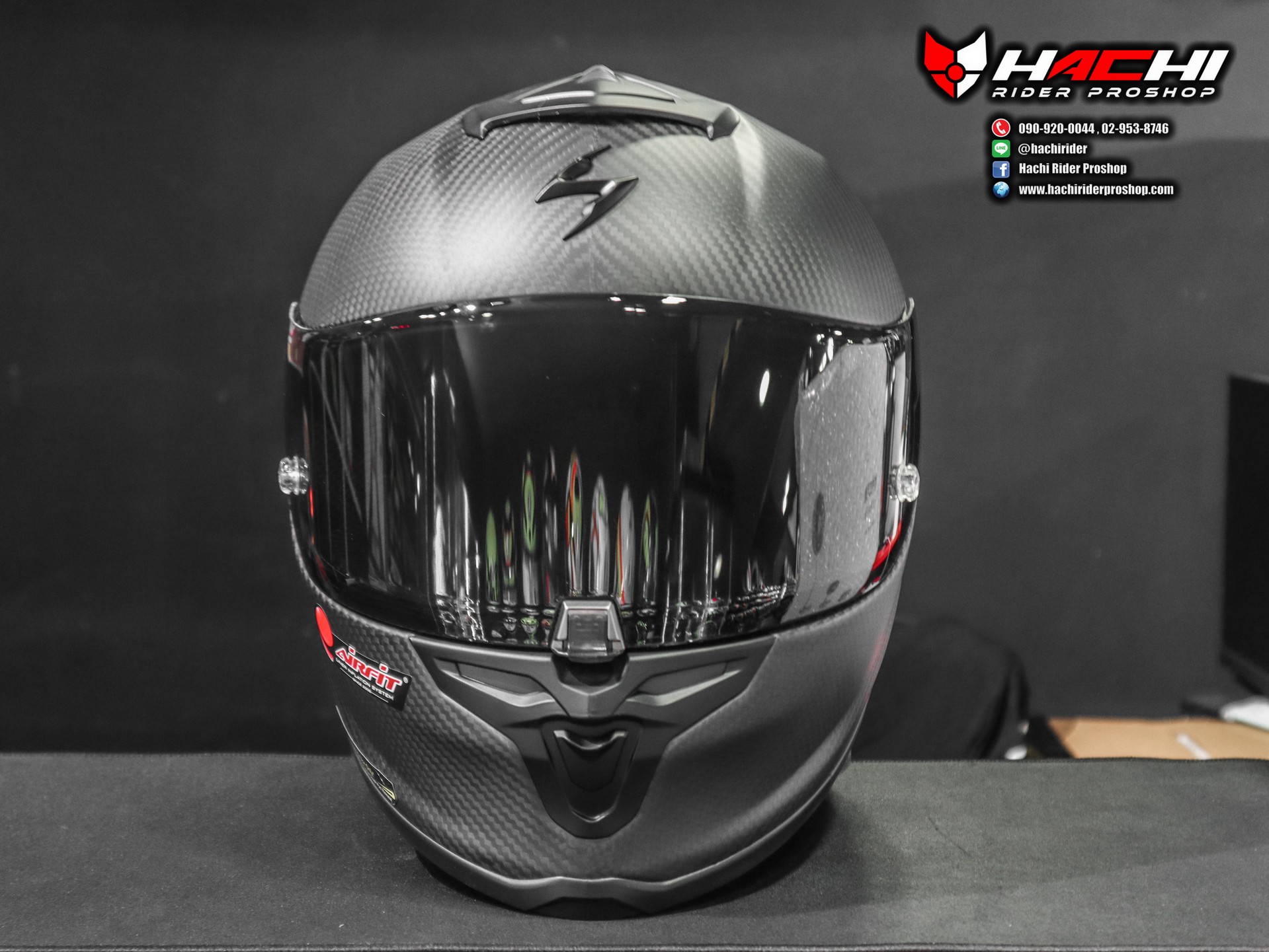 SCORPION: EXO-R1 CARBON AIR - Matte Black