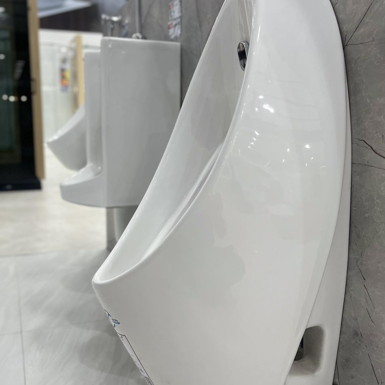 โถปัสสาวะ แขวนผนัง แบบฟลัชวาล์ว รุ่น C30207