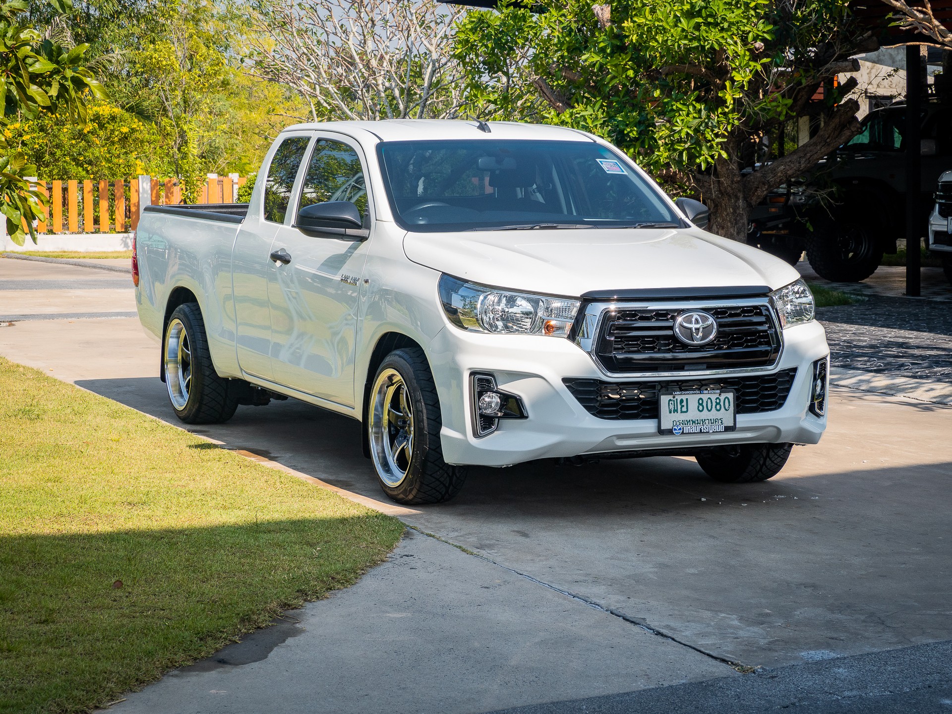 Toyota Hilux Revo Smart Cab 2.4 J สีขาว ปี 2018 ()