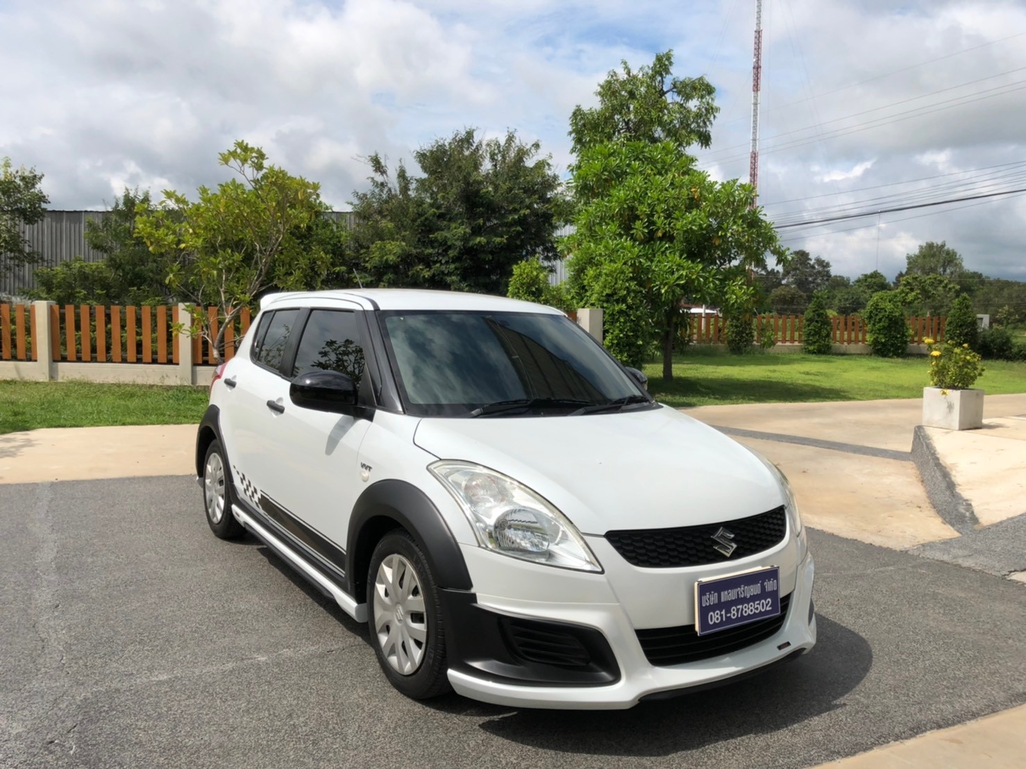 Suzuki Swift GA 1.25L CVT AT. สีขาว ปี2557 (LCY571)