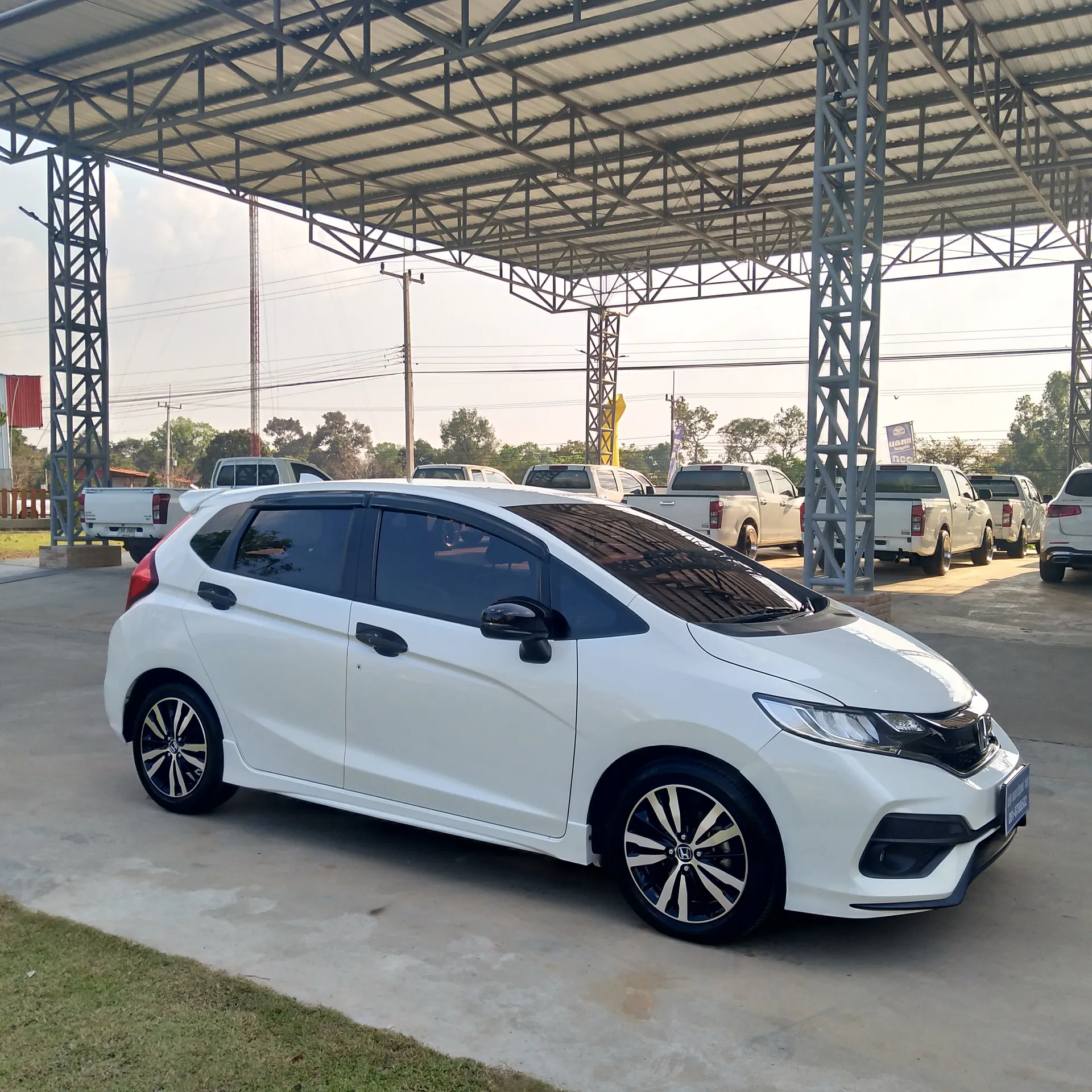 HONDA JAZZ 1.5 RS CVT. สีขาว ปี2561 (LA00525)