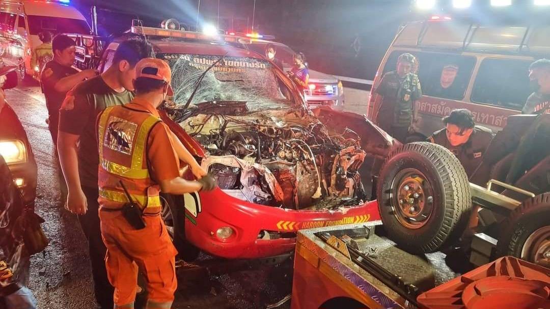 นายทุนพรรคการเมืองใหญ่ซิ่งเบนท์ลีย์ชนสนั่นบนทางด่วนเจ็บ 4 ราย