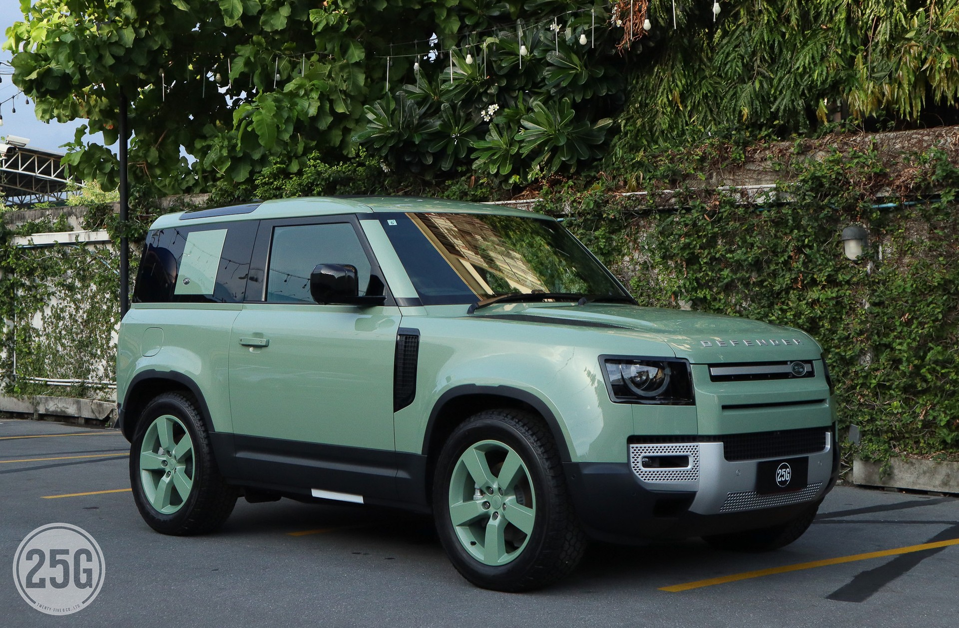 Land Rover Defender 90 '75th Anniversary' Edition