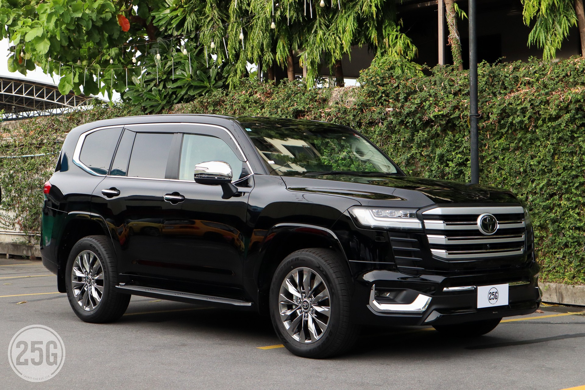 2023 Toyota Land Cruiser 300 ZX