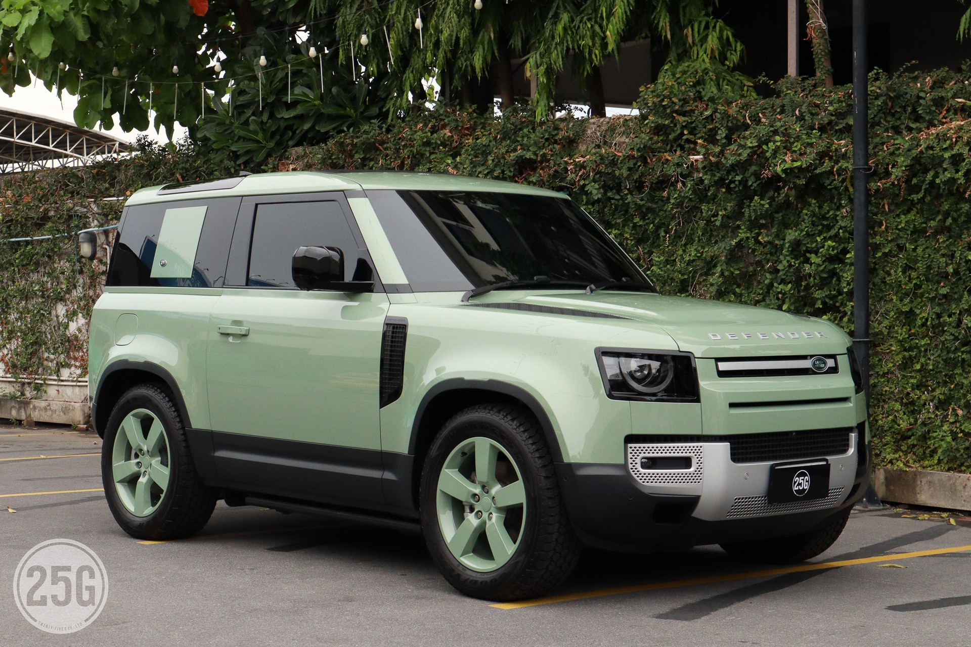 Land Rover Defender 90 '75th Anniversary' Edition