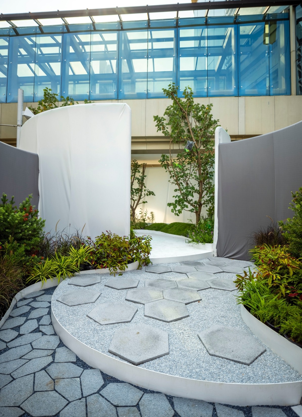 BIO BARRIER - พื้นที่ปลอดภัยจากการโอบล้อมและการเยียวยาของธรรมชาติ