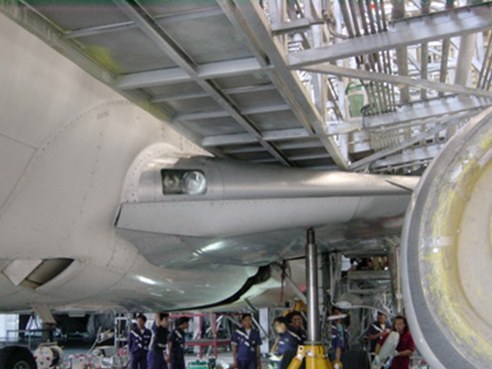 Narrow body fuselage dock