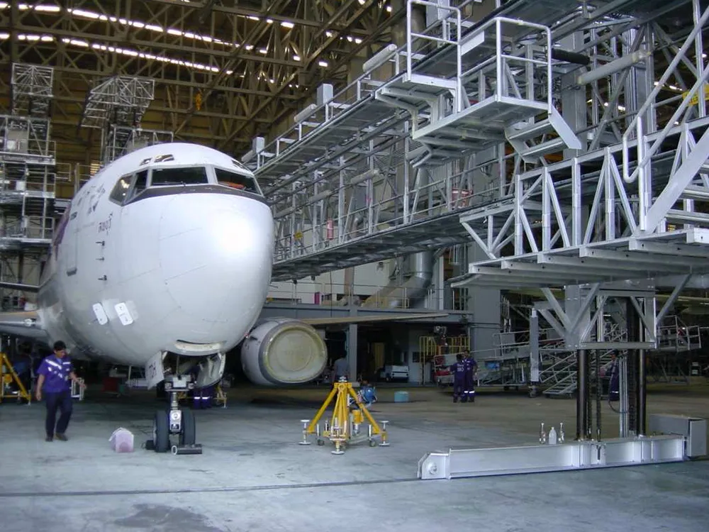 Narrow body fuselage dock