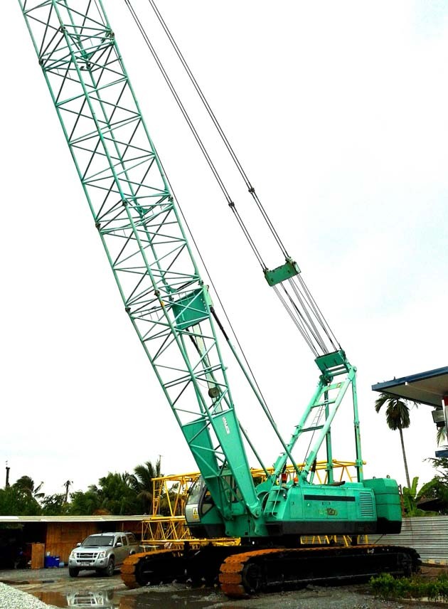 CRAWLER CRANE