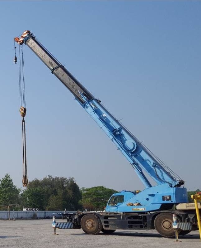 MOBILE CRANE