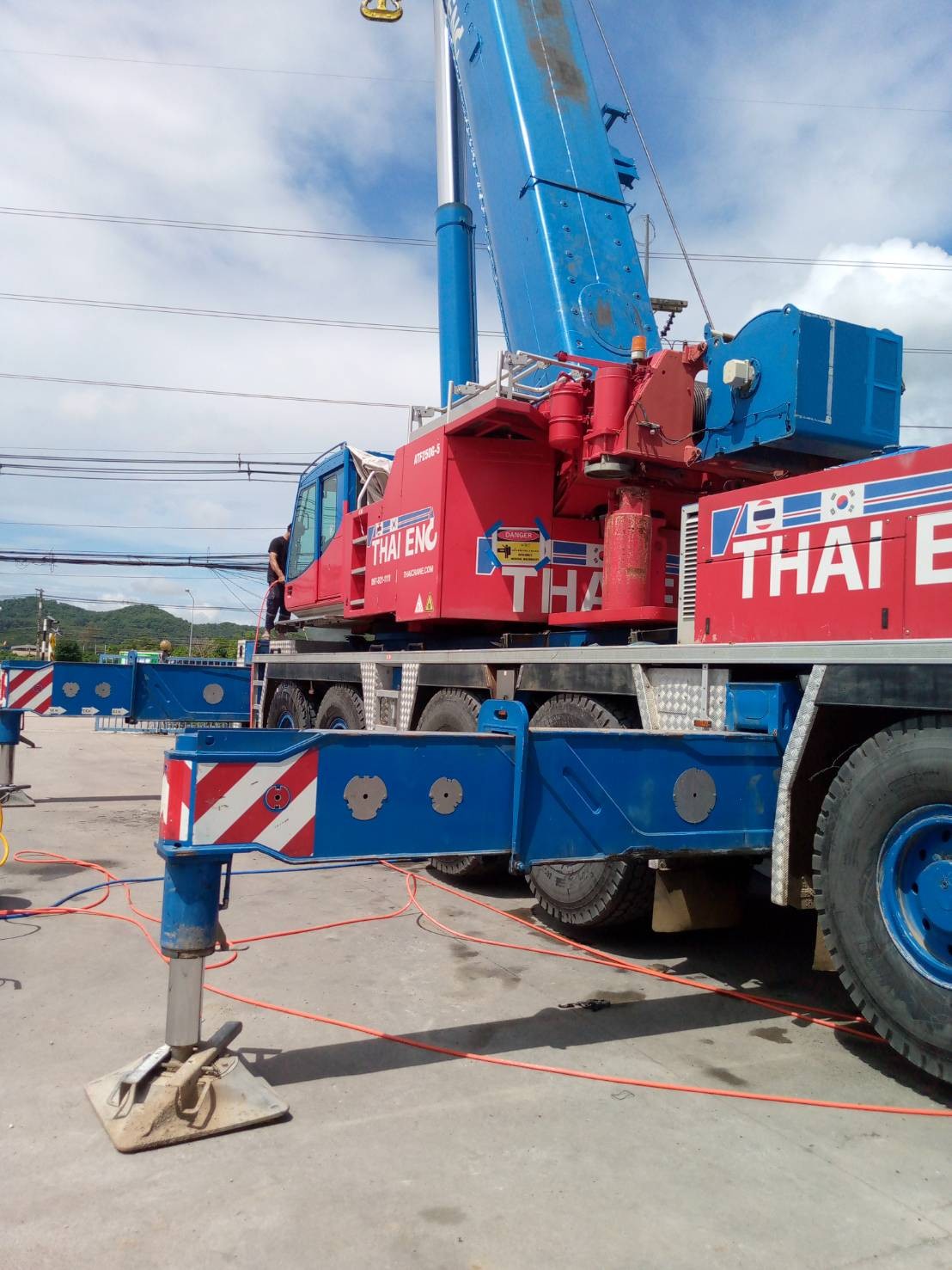 220T ATF220G-5 (2012)