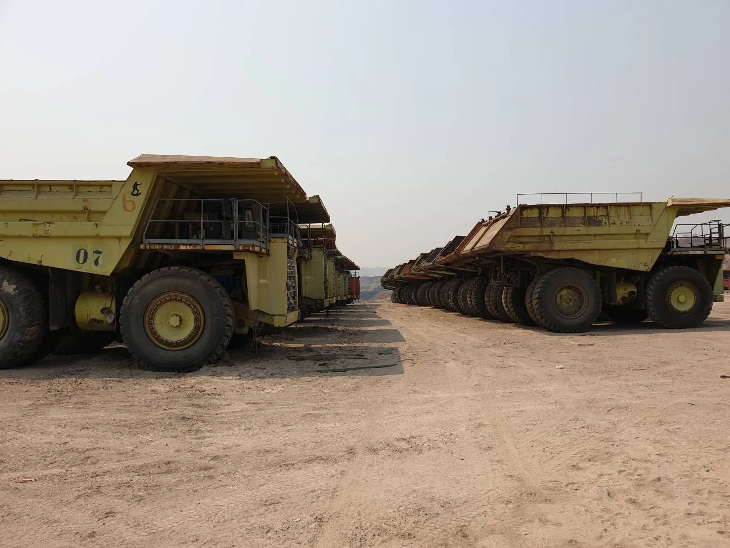 DUMP TRUCK