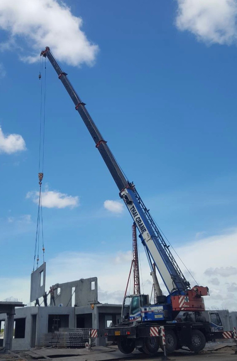 MOBILE CRANE
