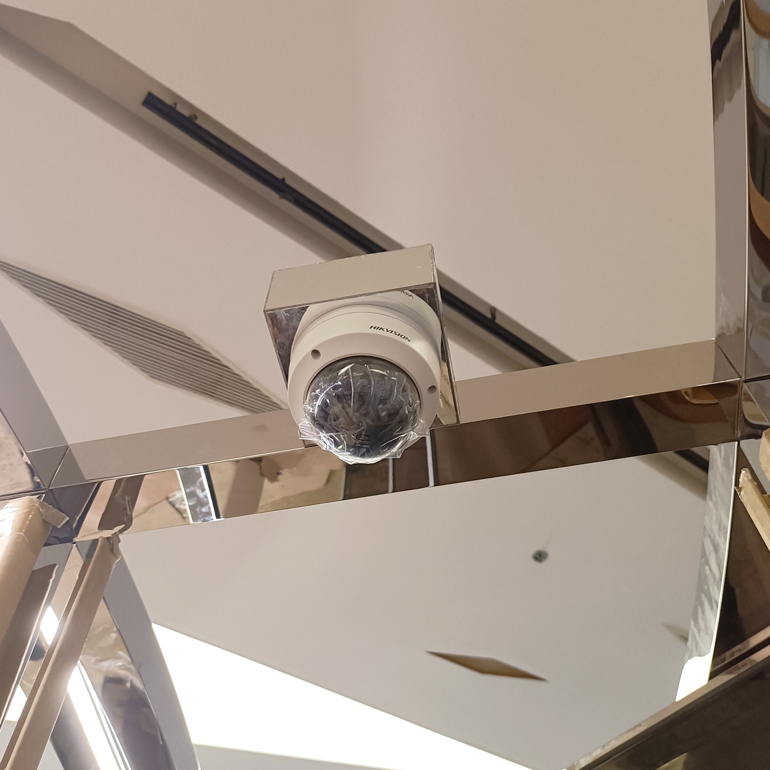 ECURITY SYSTEM INSTALL CCTV at YSL Pop-Up SIAM Paragon