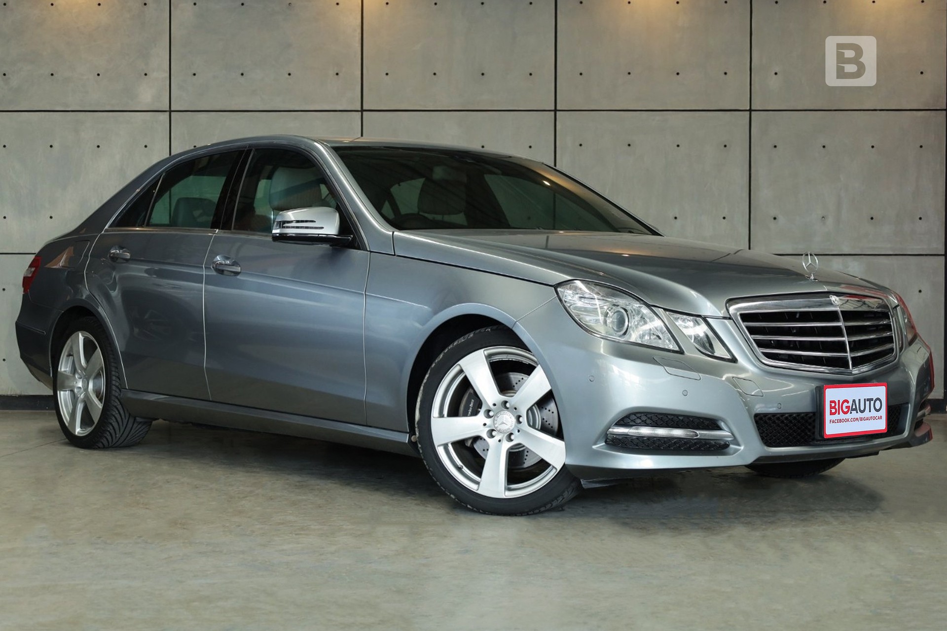 2011 Mercedes-Benz E300 3.0 W212 Avantgarde Sports Sedan AT (ปี 10-16) P292