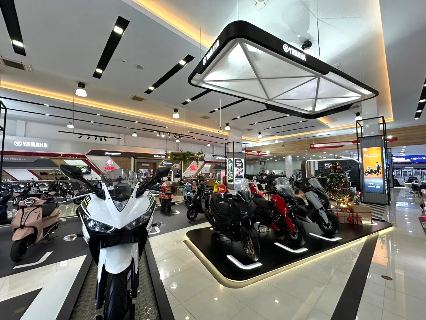 Sinthanee Complex_Honda/Yamaha