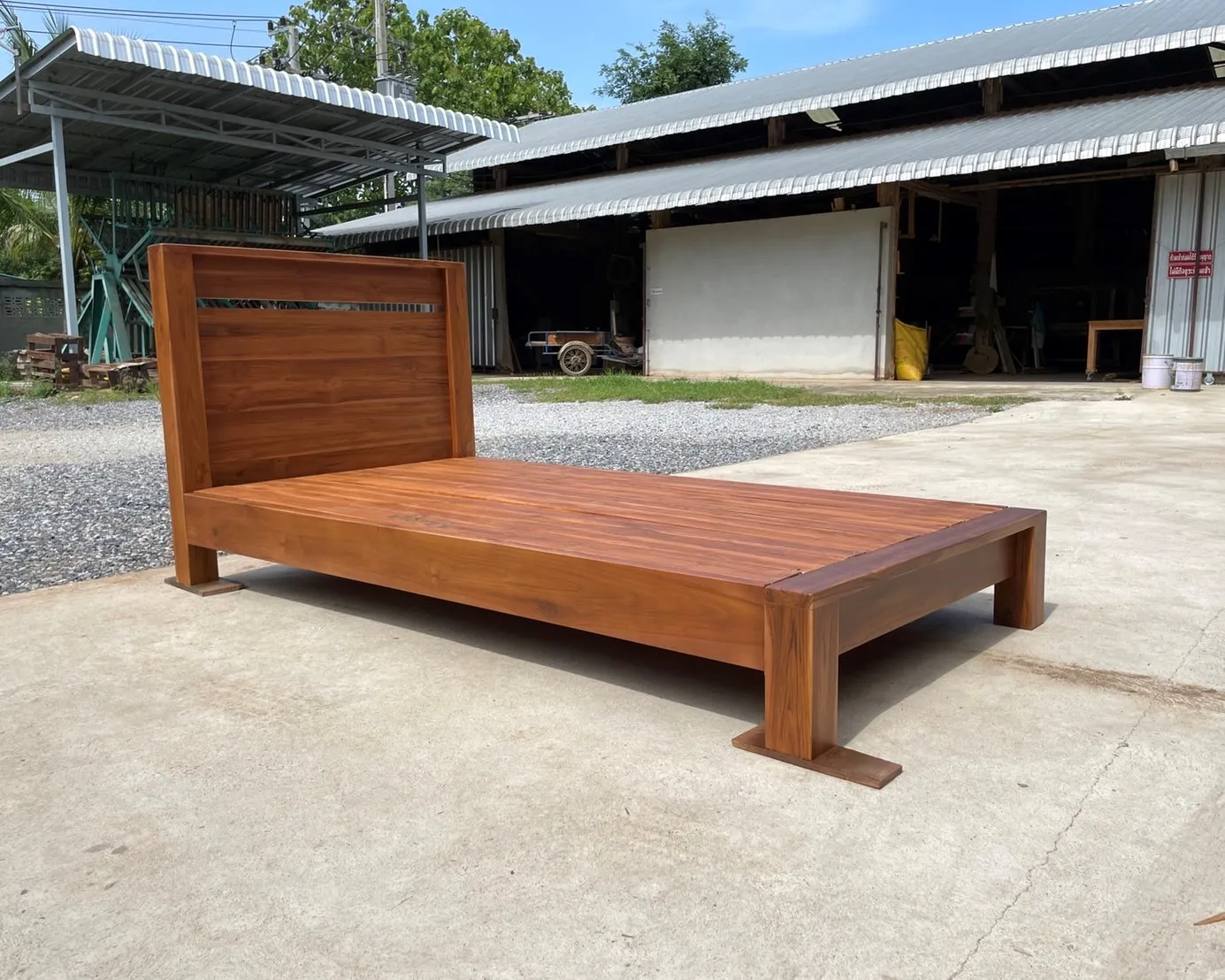 BD124 เตียงหัวทึบดีไซน์มีช่อง