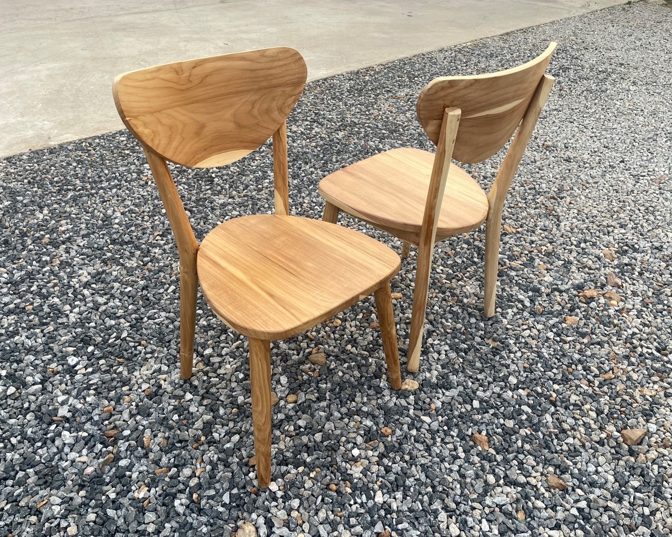 CH056 เก้าอี้พนักหัวใจ (สีสัก)