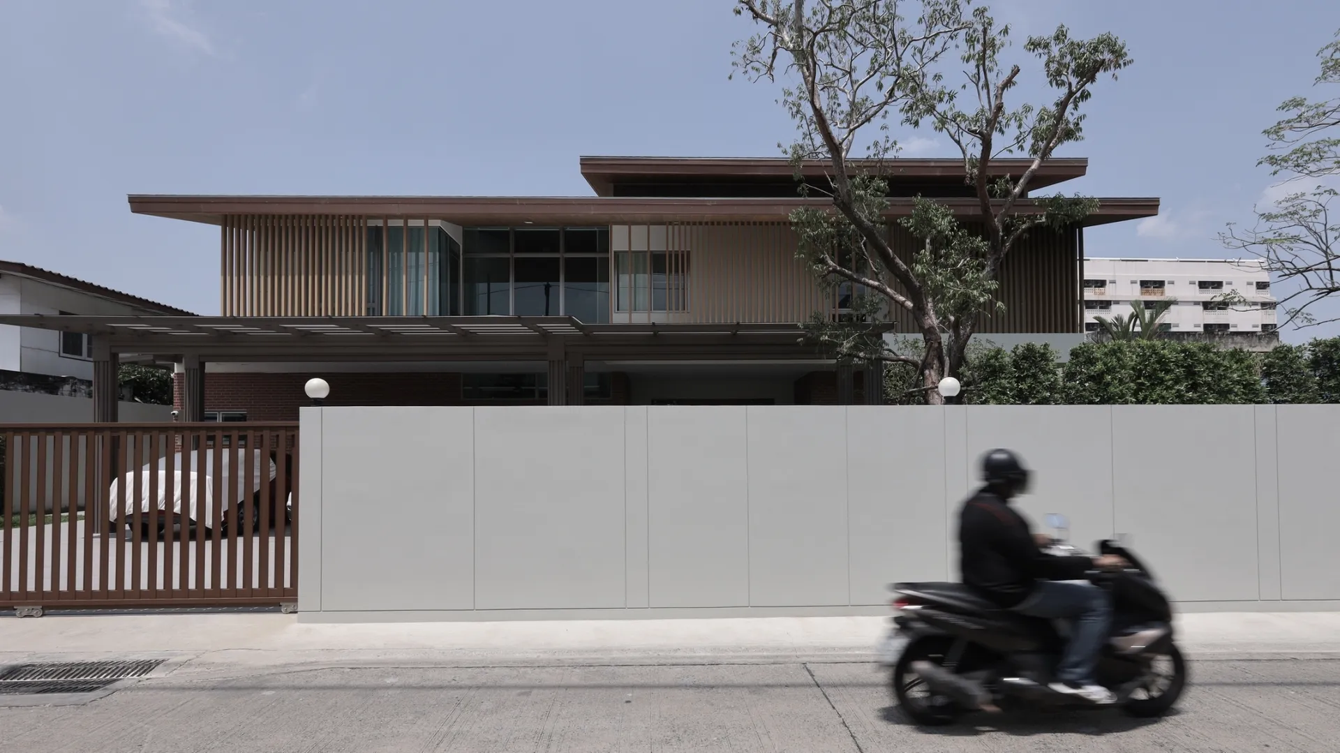 SUTI HOUSE