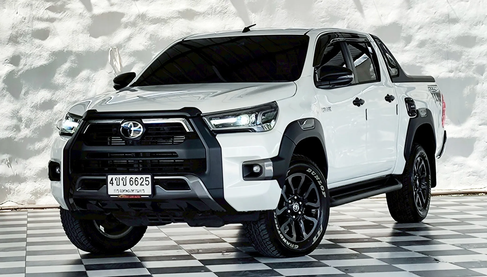 TOYOTA HILUX ROCCO DOUBLE CAB 2.4 4WD ปี2023 ( 4 ขช 6625 )